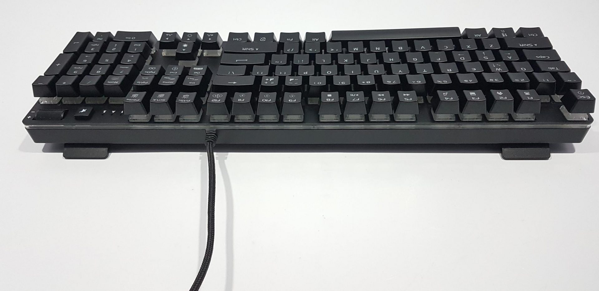 Tt eSPORTS Challenger EDGE Pro RGB Gaming Keyboard Review