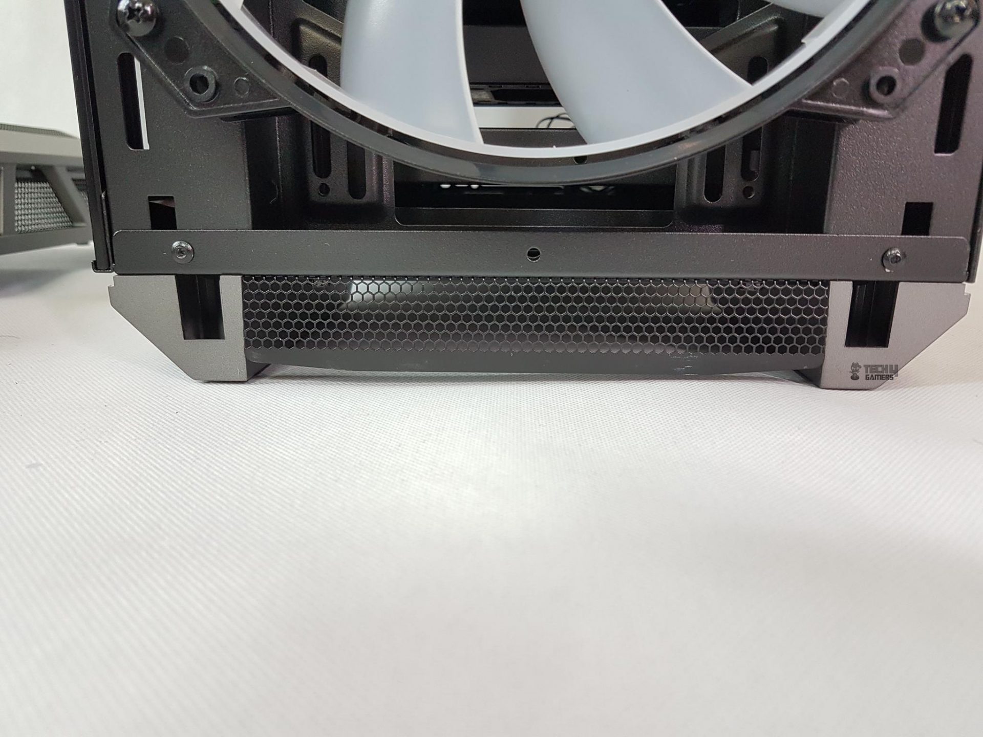 Cooler Master MasterCase H500P Mesh PC Case Review