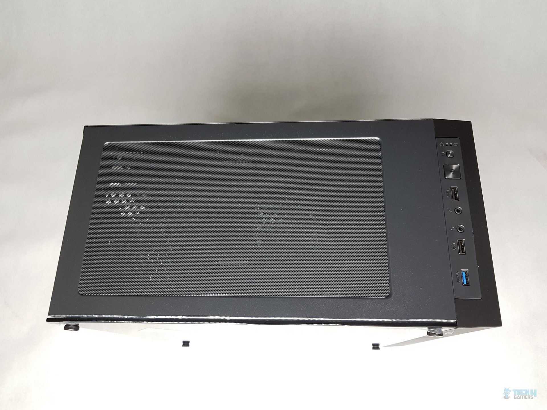 Aerocool Quartz Revo RGB Chassis Review - Tech4Gamers