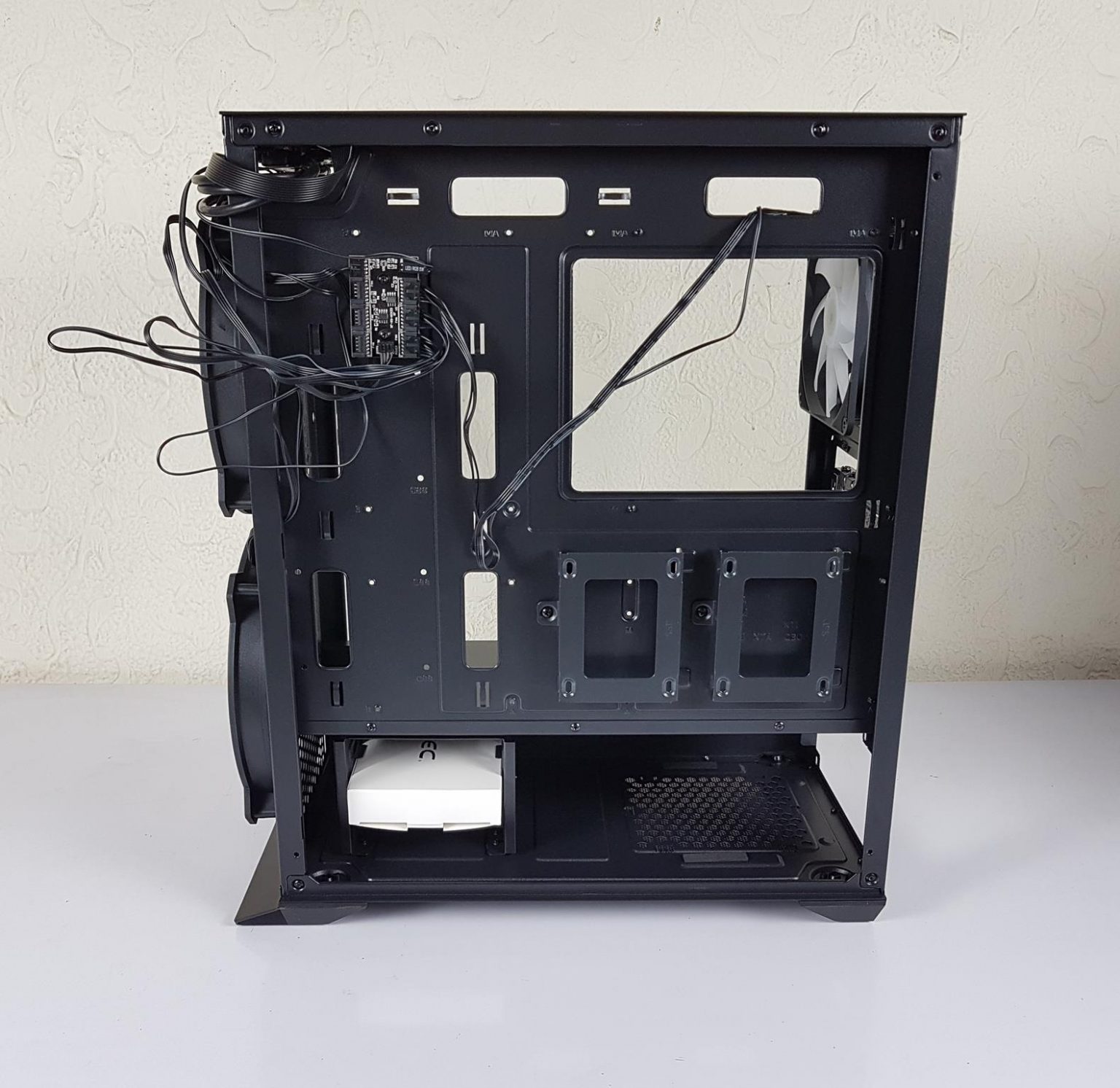 Antec NX800 Gaming Chassis Review