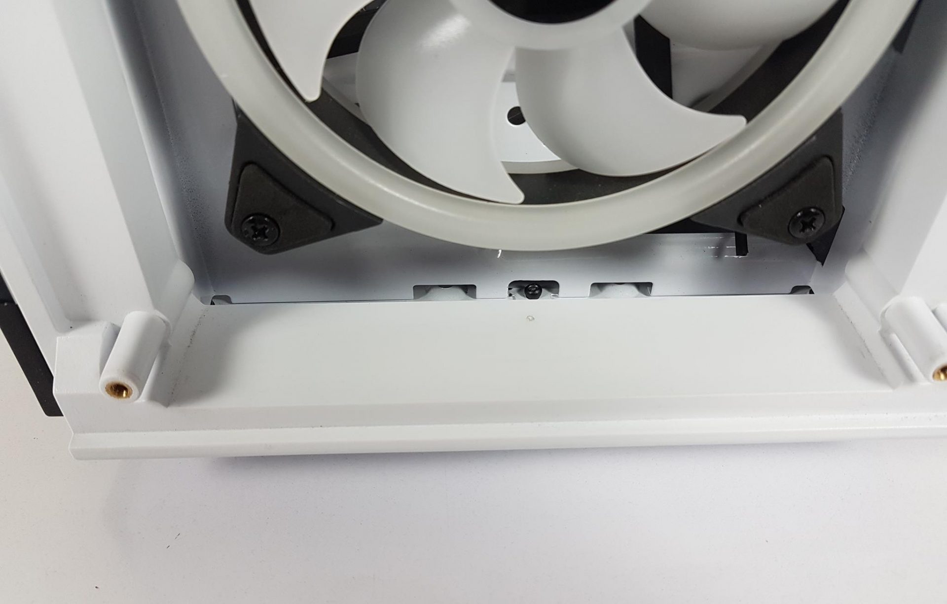 XIGMATEK VENOM X ARCTIC PC Case Review - Tech4Gamers