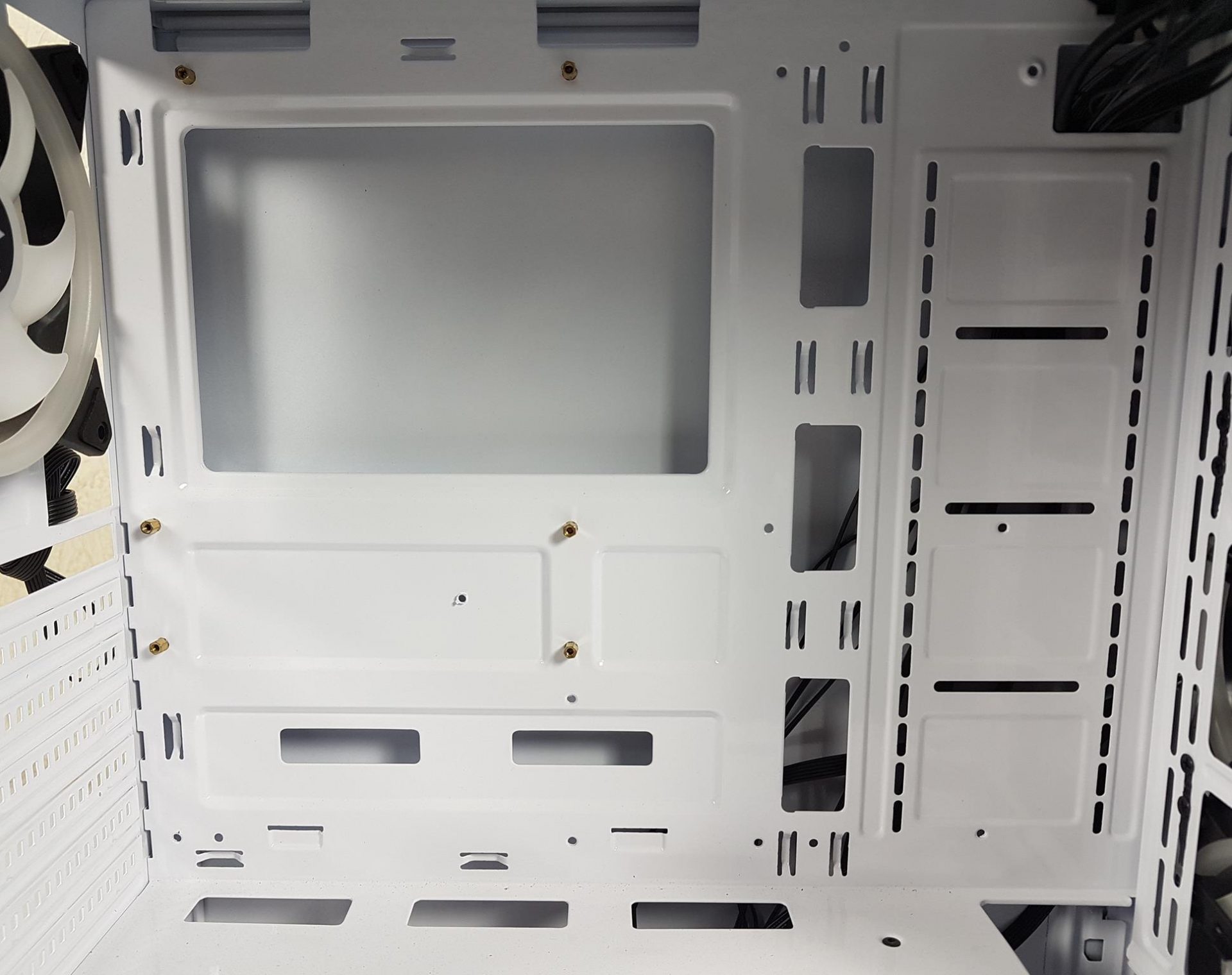 XIGMATEK VENOM X ARCTIC PC Case Review