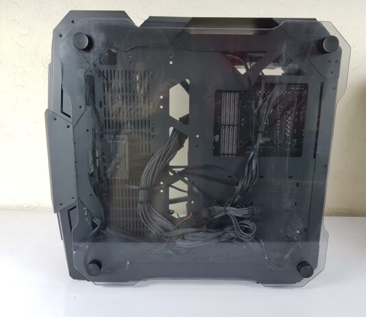 PC Case: How to Clean Tempered Glass? - Tech4Gamers