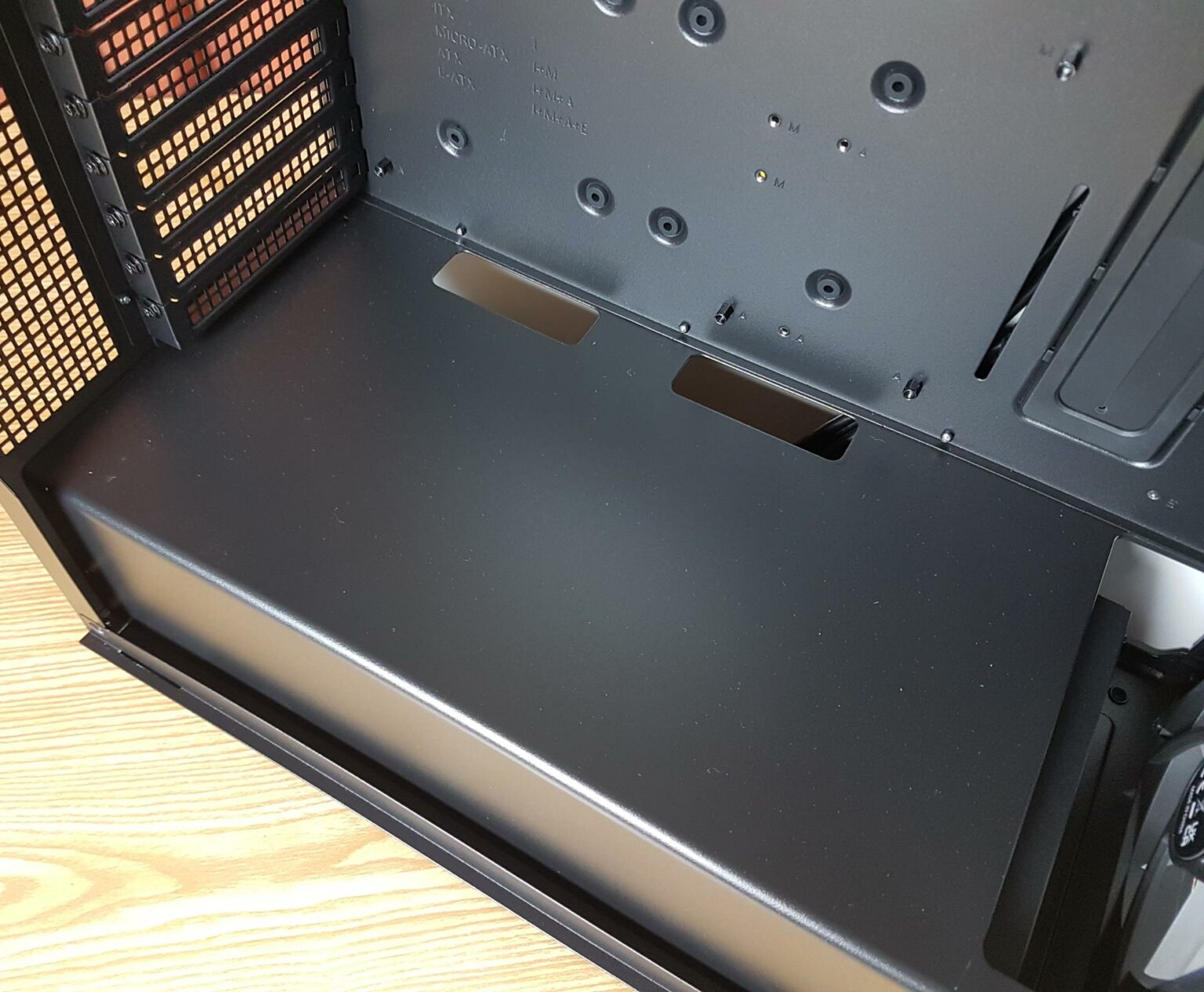 DeepCool CK560 White PC Case Review - Tech4Gamers