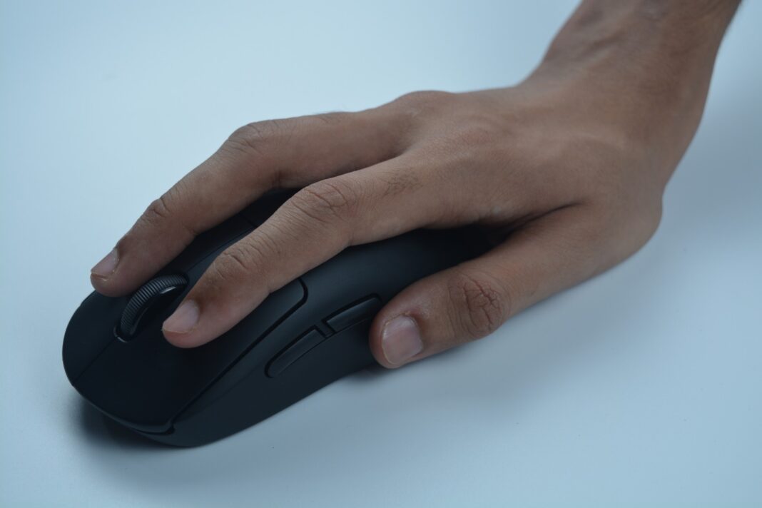 Types Of Mouse Grips: Palm, Claw & Fingertip - Tech4Gamers