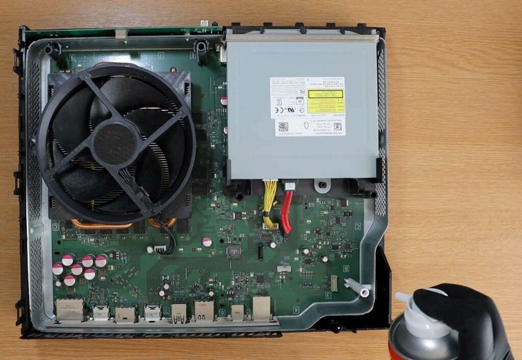 How To Clean Xbox Console & Controller [One & Series X/S] - Tech4Gamers