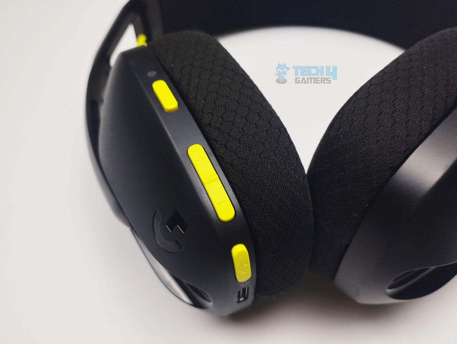 Logitech G435 Lightspeed Review: Gaming with Style - Tech4Gamers