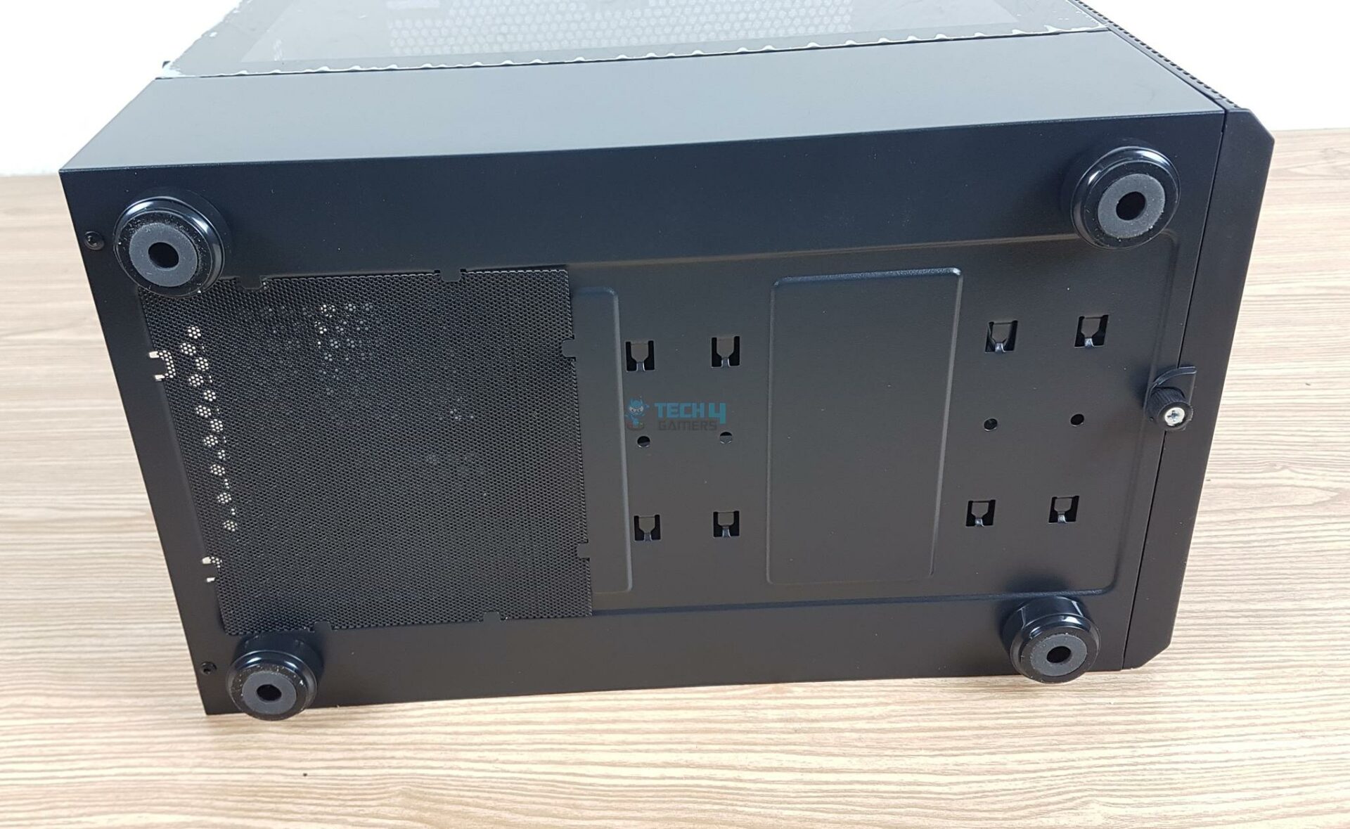 XPG Valor Mesh PC Case Review - Tech4Gamers