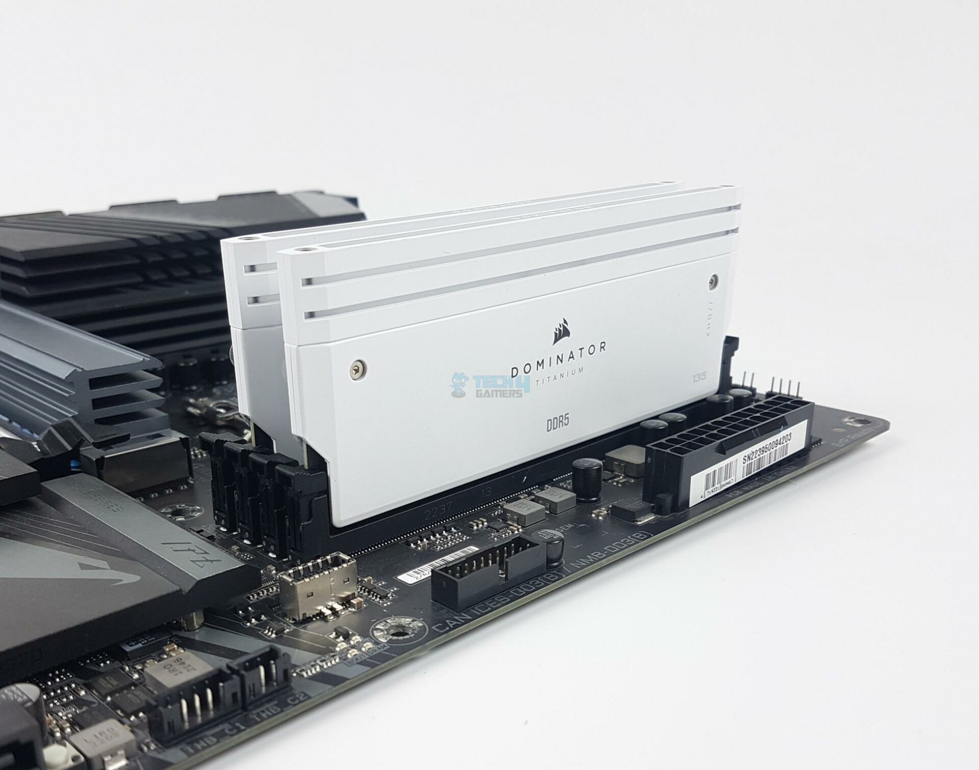 Corsair Dominator Titanium DDR5-7200 C34 Kit Review