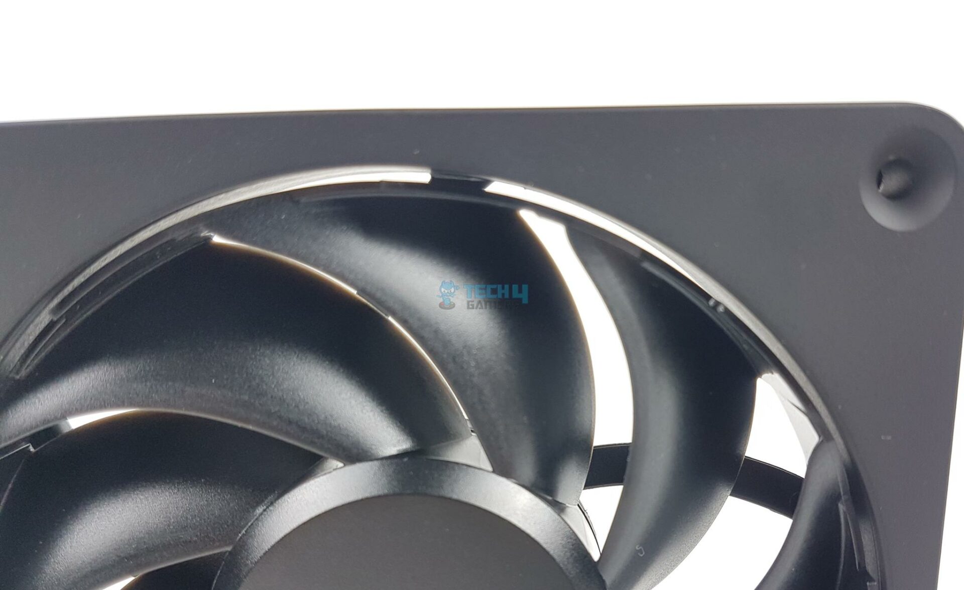 Alphacool Apex Stealth Metal Fan 3000 RPM Review - Tech4Gamers