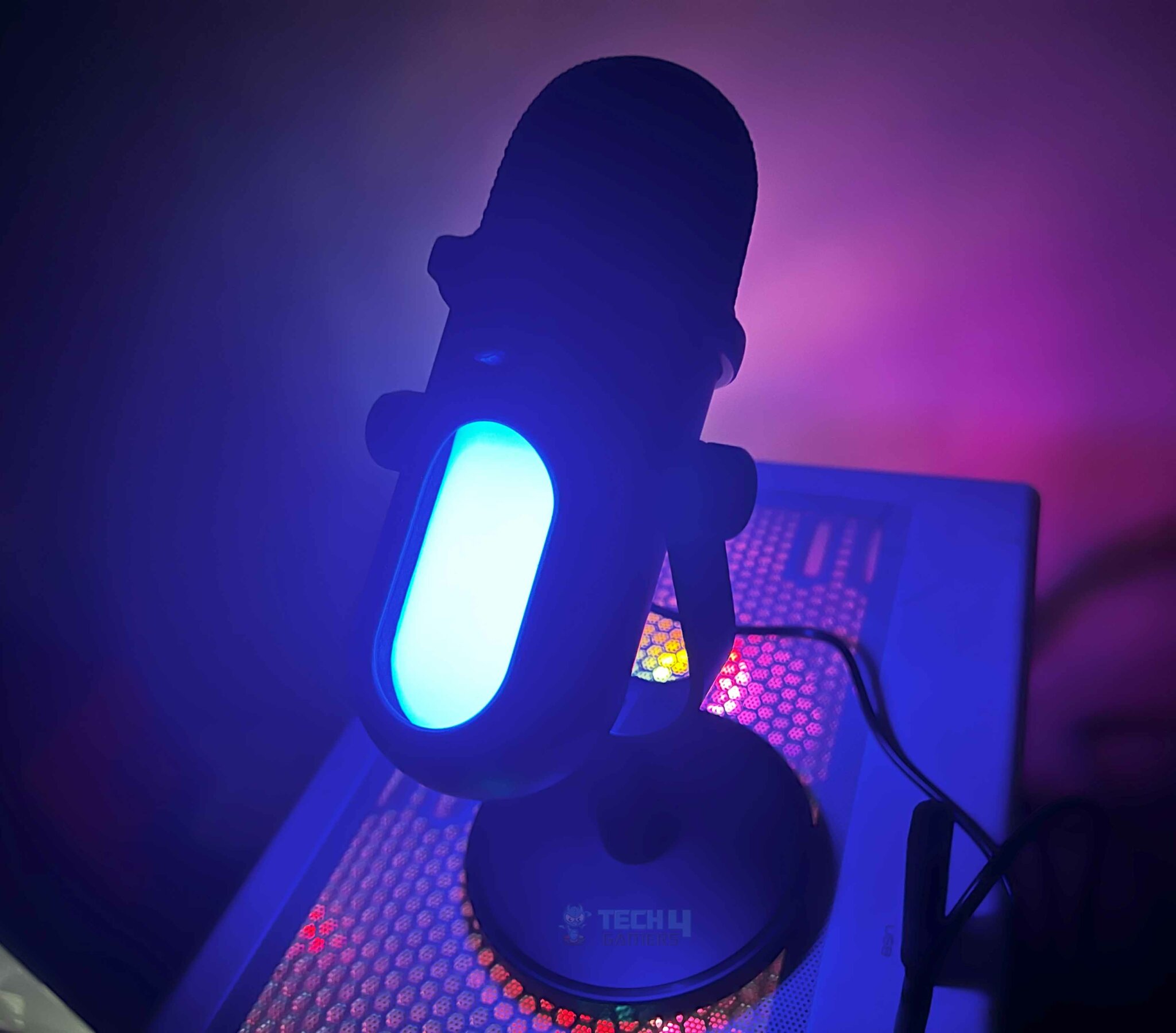 Syntech RGB GlowMic Condenser Microphone Review - Tech4Gamers