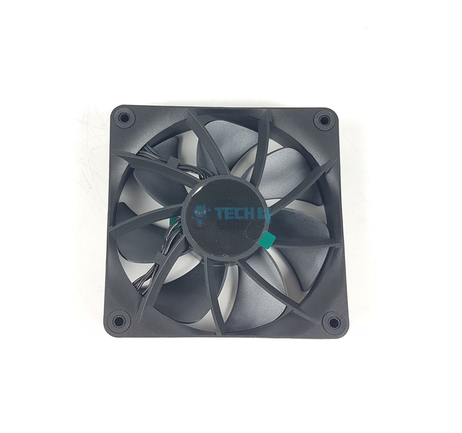 Corsair iCUE Link RX120 Fans Review: New Performance King! - Tech4Gamers