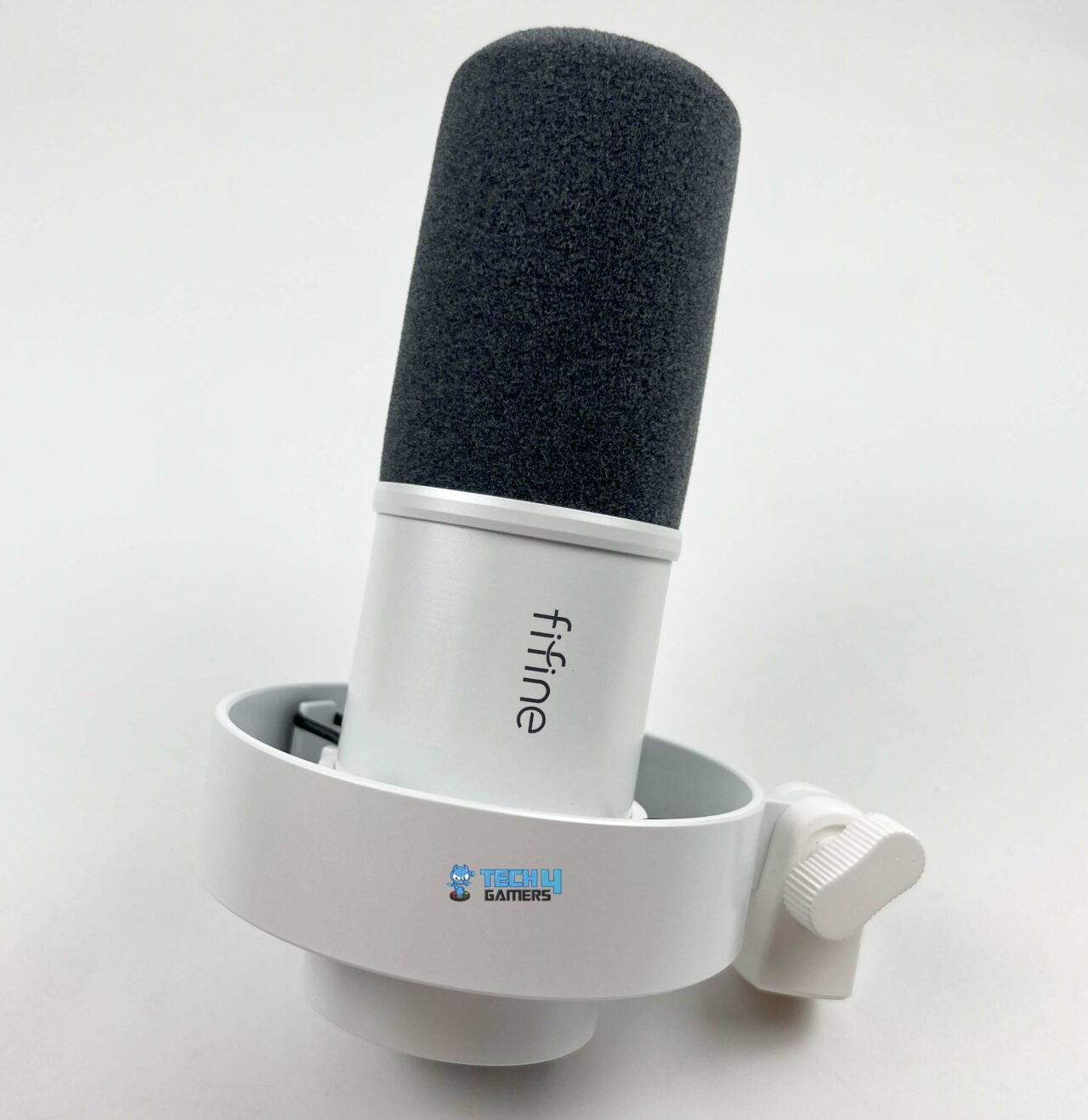 Fifine K688 Review: Pro Sound On A Budget - Tech4Gamers