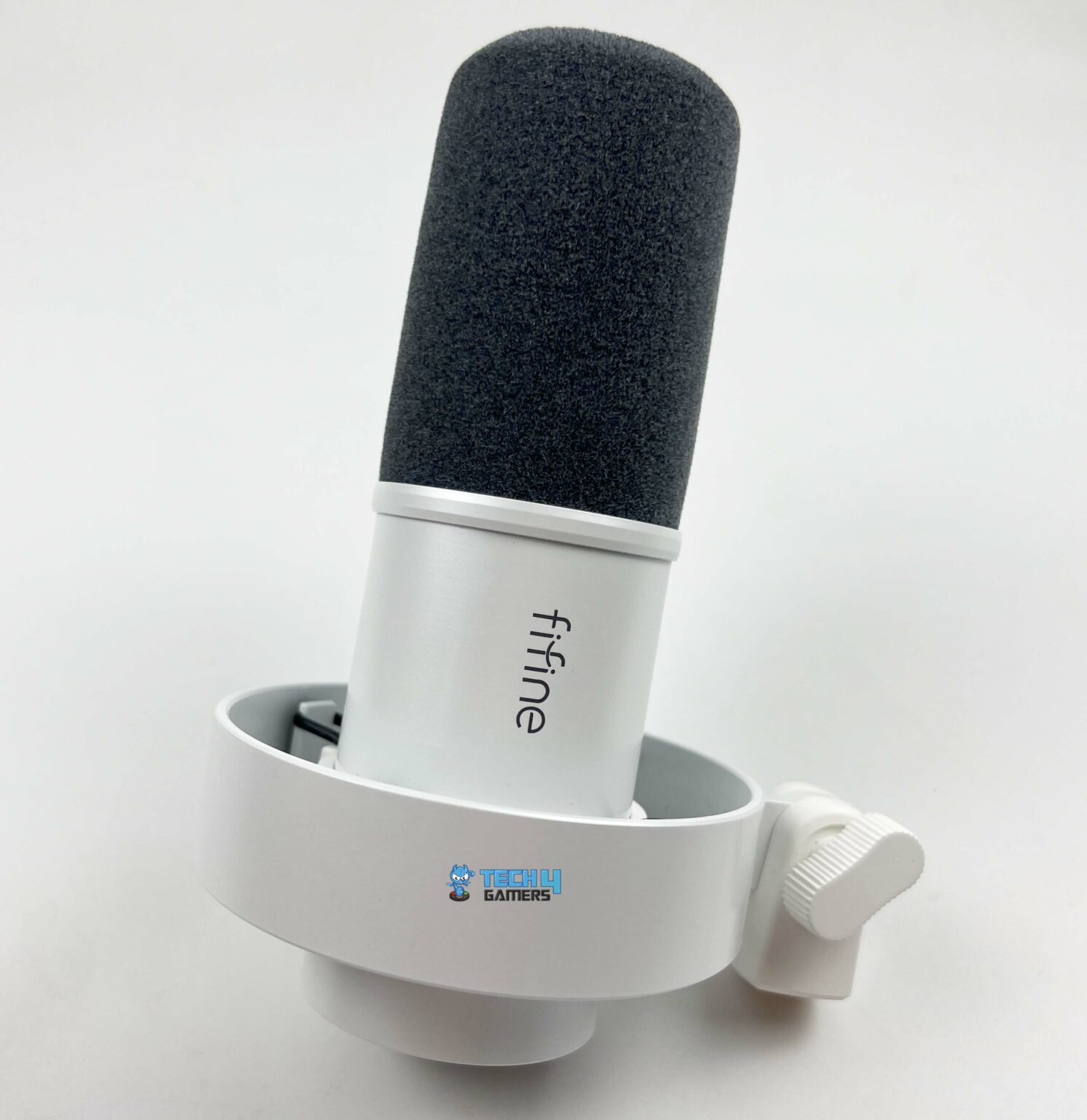 Fifine K688 Review: Pro Sound On A Budget - Tech4Gamers