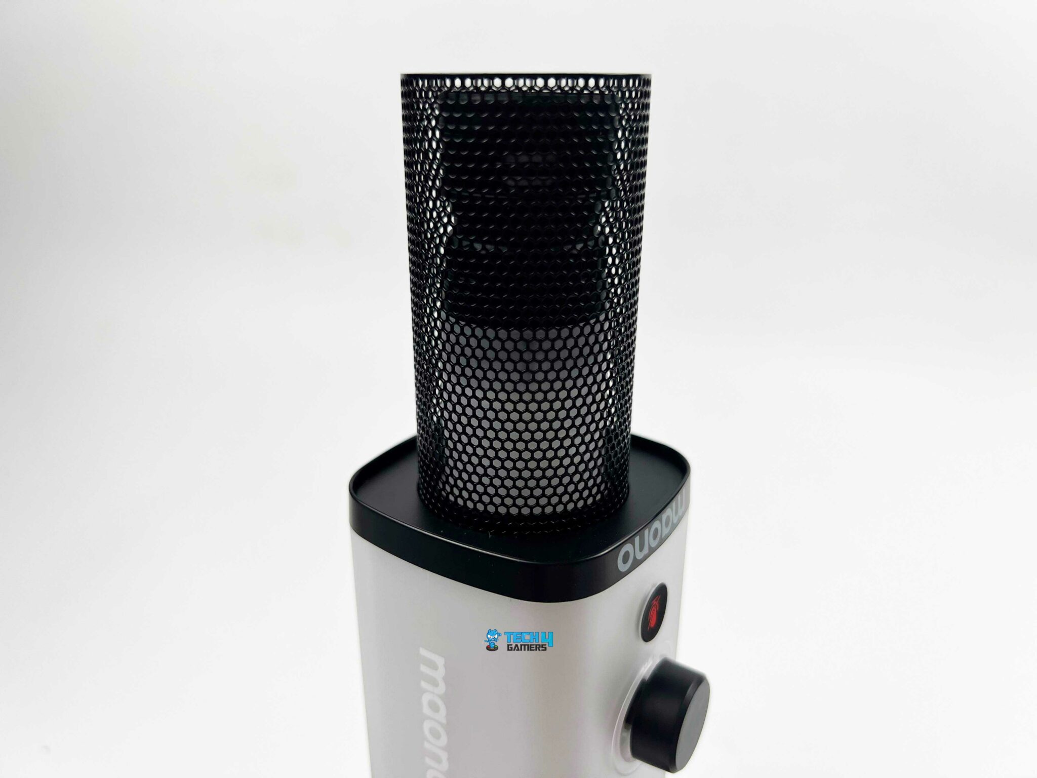 Maono PD100X Review: Budget-Friendly Brilliance With RGB Flair! - Tech4Gamers