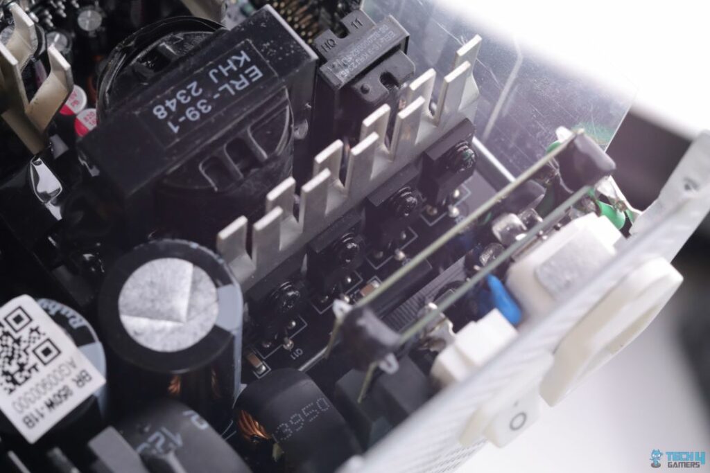 Enermax D.F.12 Revolution 850 White Gold: Small Yet Mighty - Tech4Gamers