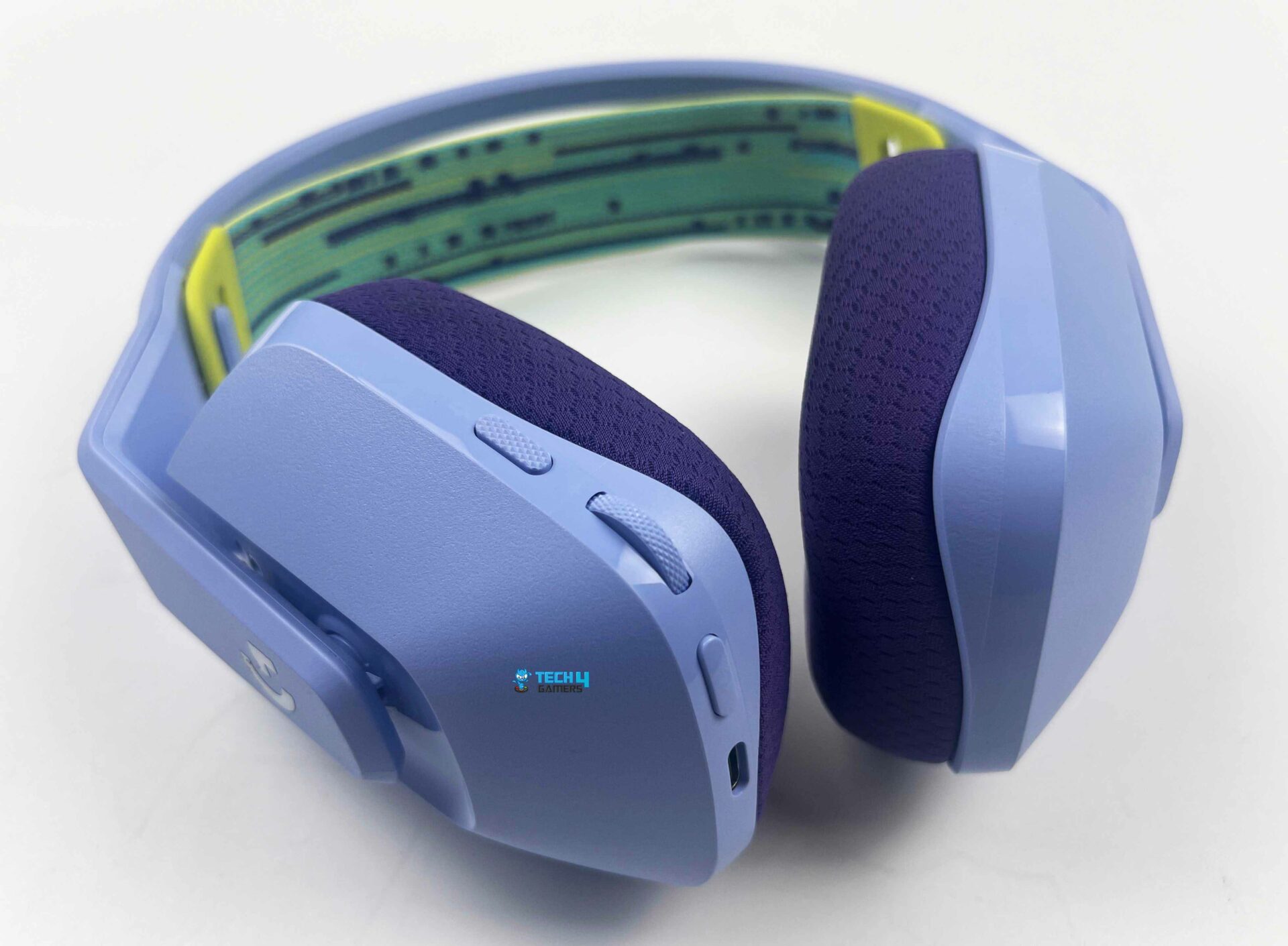 Logitech G733 Lightspeed Review: A Comfortable And Colorful Headset ...