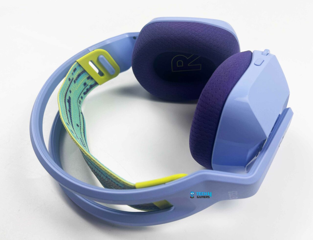 Logitech G733 Lightspeed Review: A Comfortable And Colorful Headset ...