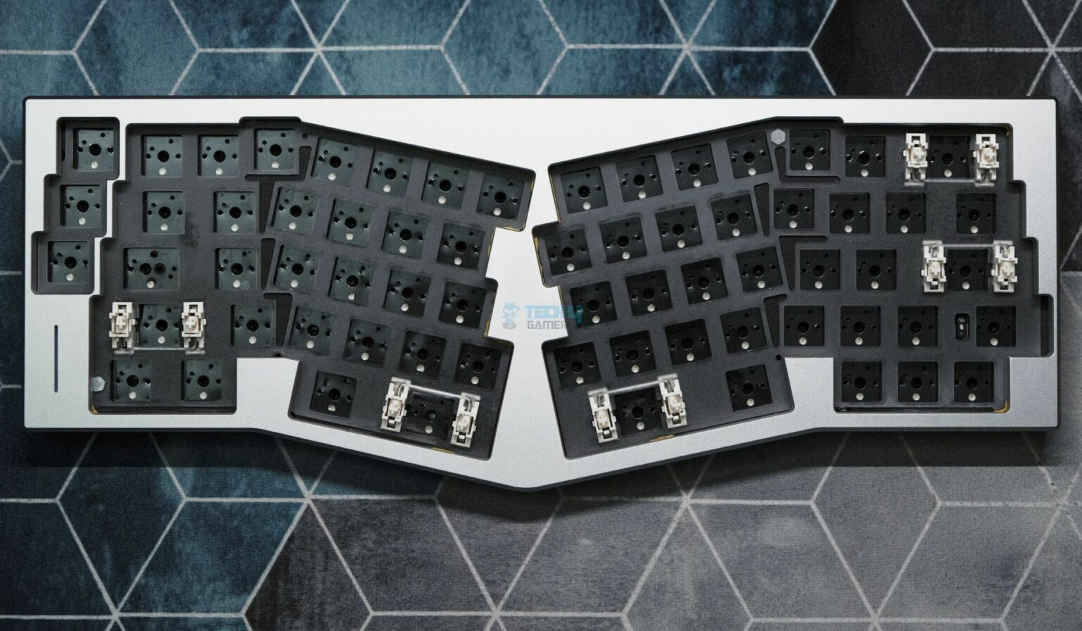 Record Alice V2 Custom Keyboard Review: A Clack-Tastic Ergo - Tech4Gamers