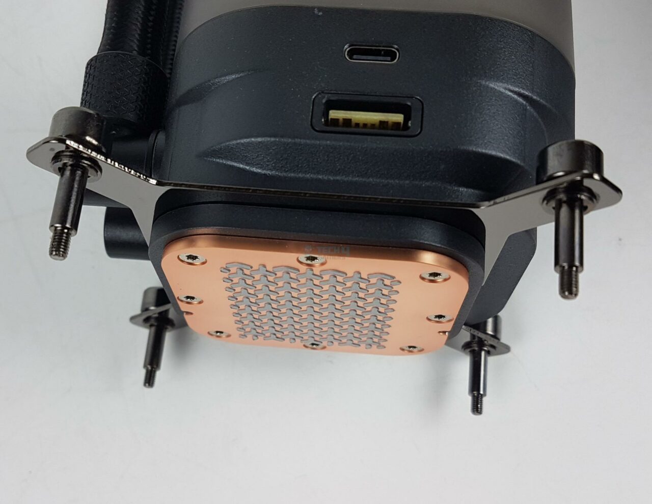 Corsair iCUE Link Titan 360 RX RGB Review: Beauty & The Beast - Tech4Gamers