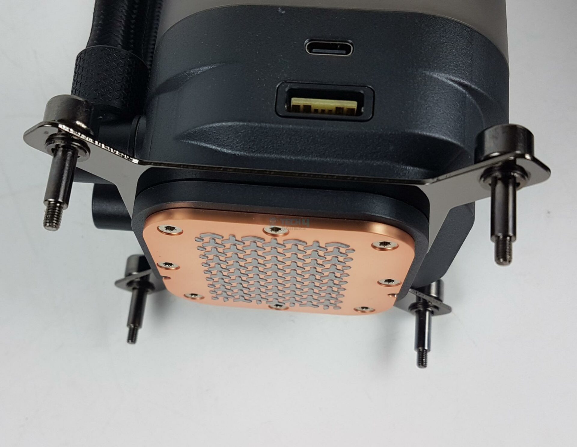 Corsair iCUE Link Titan 360 RX RGB Review: Beauty & The Beast - Tech4Gamers