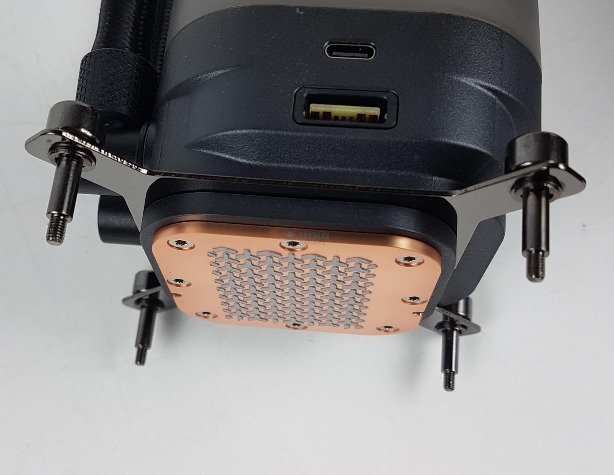 Corsair iCUE Link Titan 360 RX RGB Review: Beauty & The Beast - Tech4Gamers