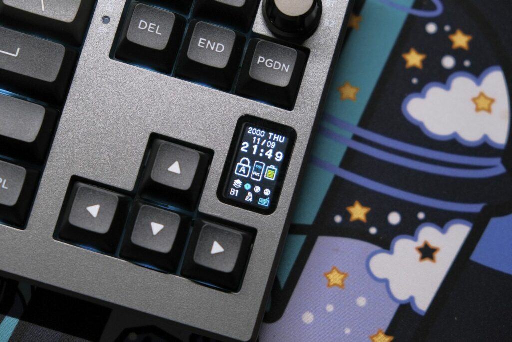 Epomaker Shadow X Review: The Best (Quirky) Budget Keyboard - Tech4Gamers