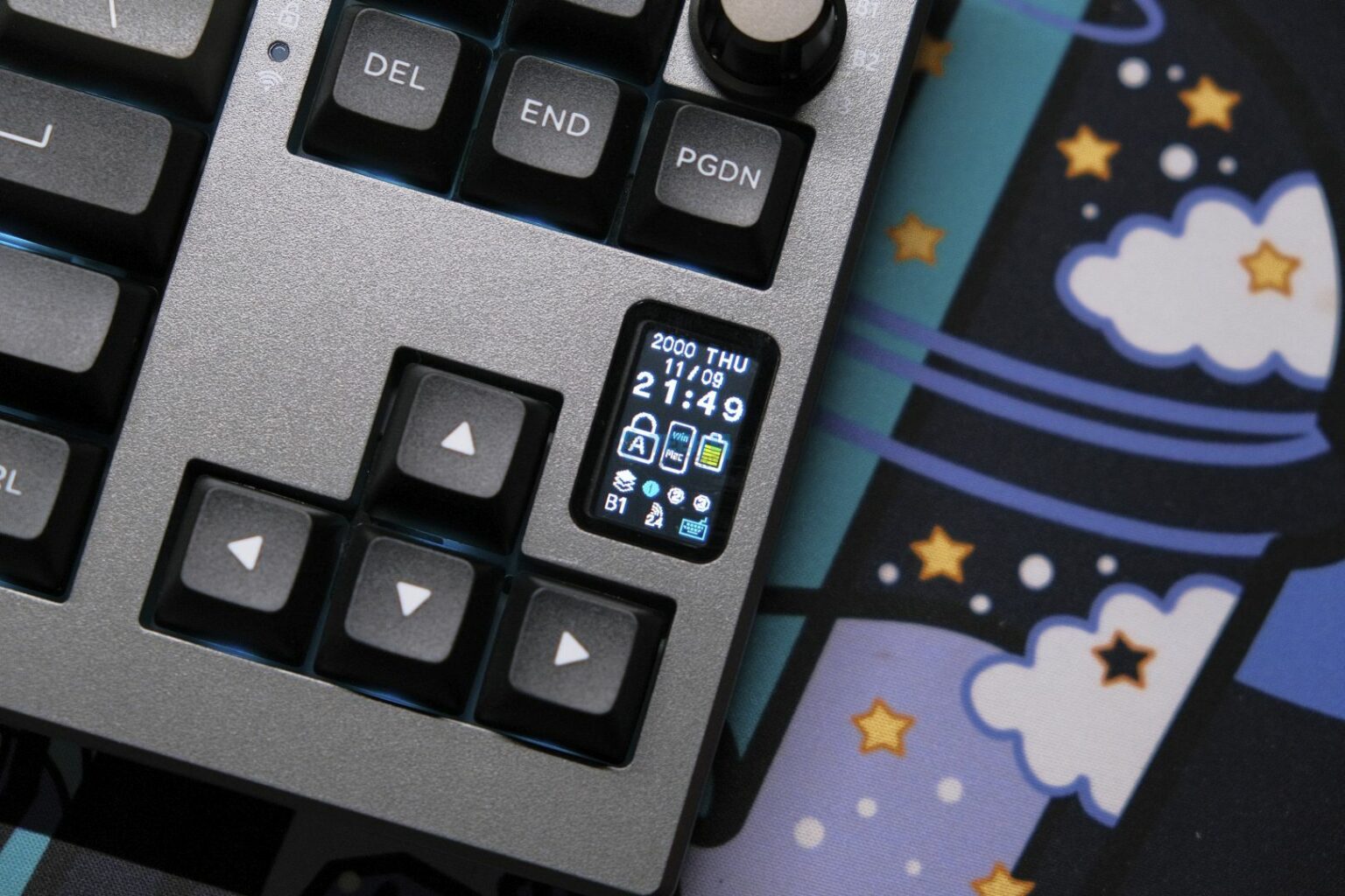 Epomaker Shadow X Review: The Best (Quirky) Budget Keyboard - Tech4Gamers