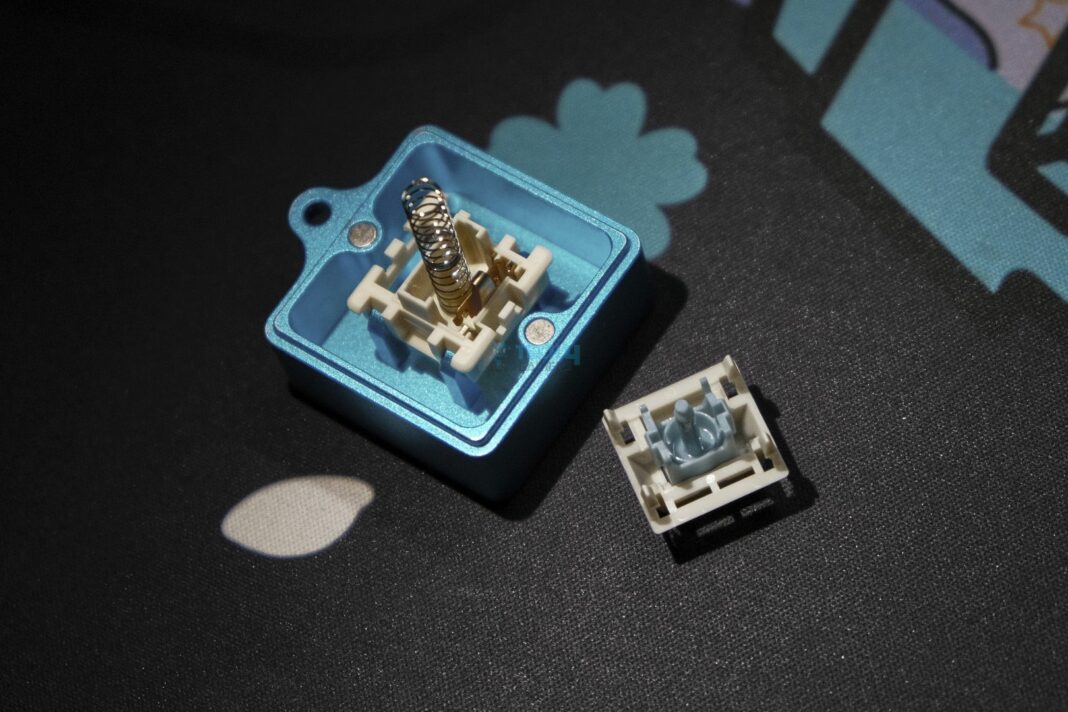 Epomaker Shadow X Review: The Best (Quirky) Budget Keyboard - Tech4Gamers