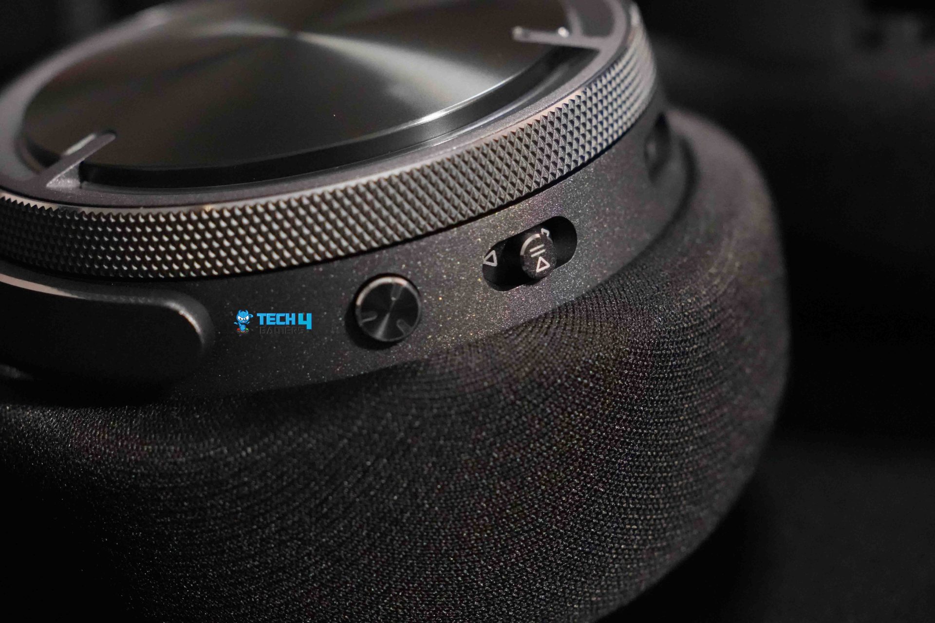 Corsair Virtuoso Max Wireless Review: Stunning Sound, Needs More Comfort - Tech4Gamers