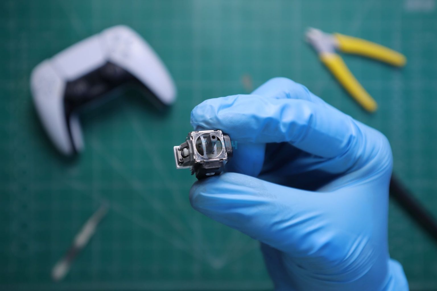 How I Upgraded My PS5 Controller With GuliKit TMR Joysticks: A Teardown ...