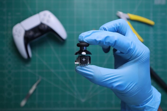 How I Upgraded My PS5 Controller With GuliKit TMR Joysticks: A Teardown ...