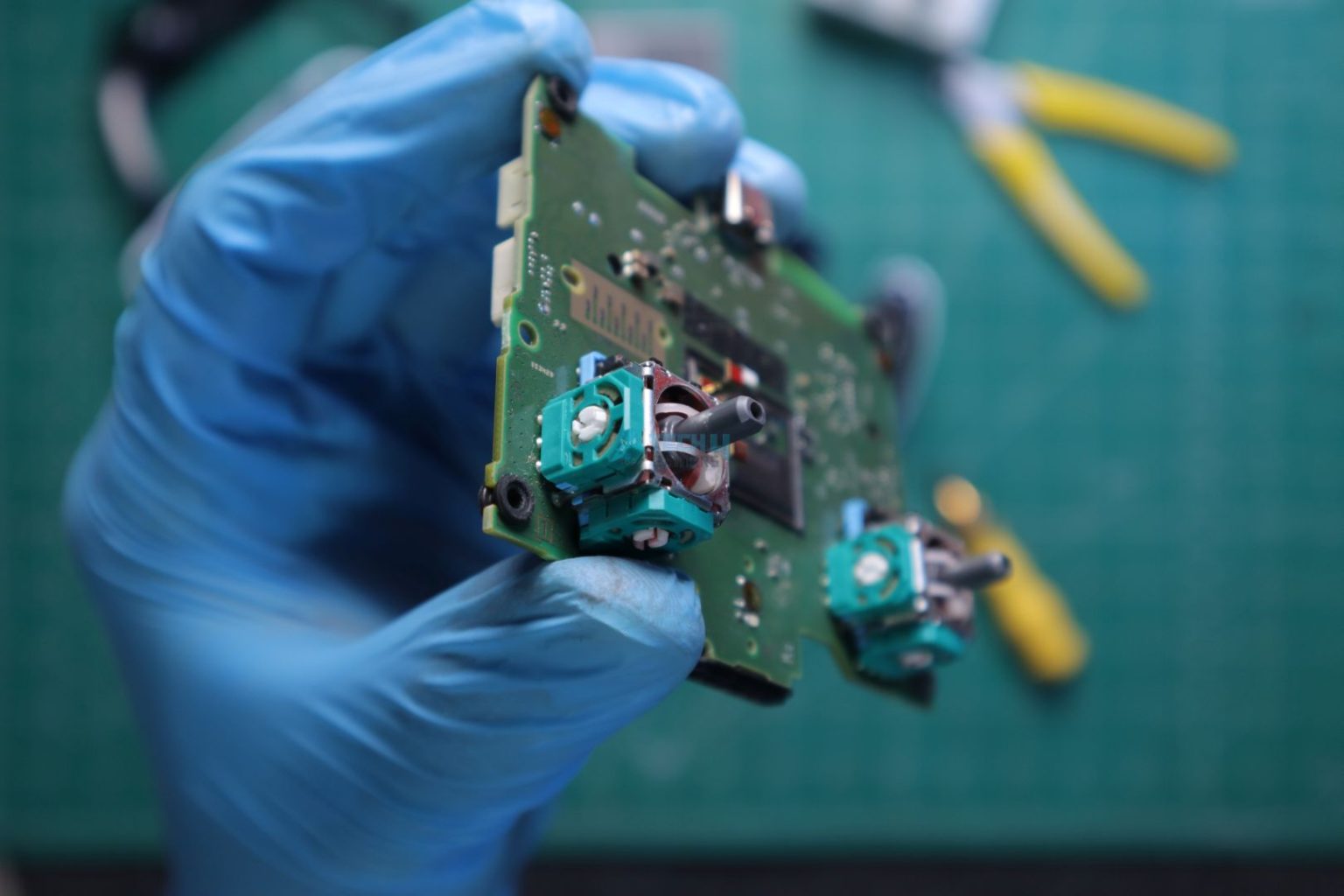 How I Upgraded My PS5 Controller With GuliKit TMR Joysticks: A Teardown ...