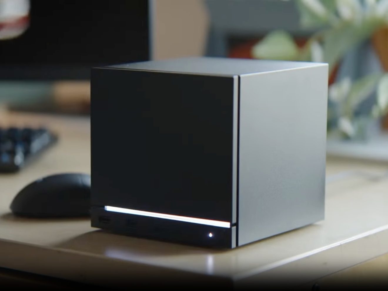 AMD Engineer Builds A Stronger Steam Machine-Style ITX PC With RTX 5060